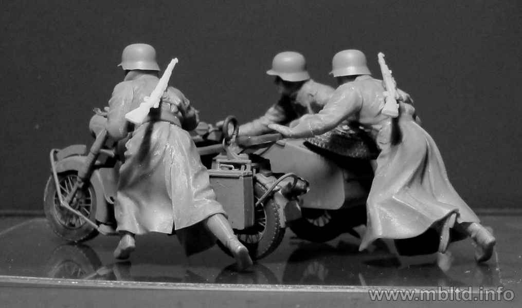 1/35 Master Box German Riderss WWII Era Plastic Model Kit - Squadron.com