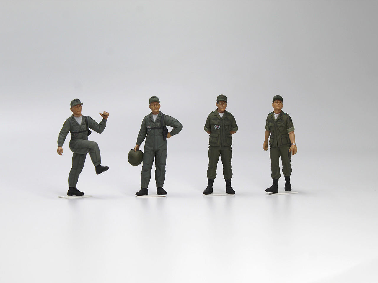 1/35 ICM US Helicopter Pilots Figures for Tarhe - Squadron.com