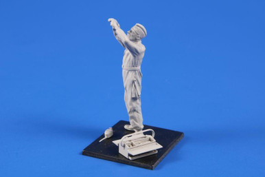 1/48 CMK Siebel Si 204/Aero C-3 Mechanic (engine repair) Resin Figure ...
