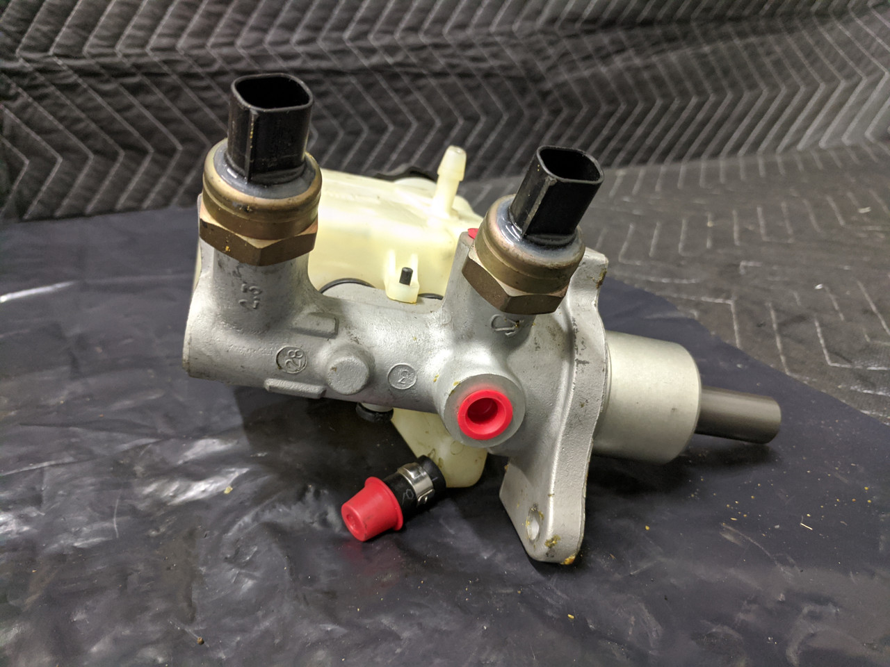 BMW E36 Z3 Brake Master Cylinder 34316752542