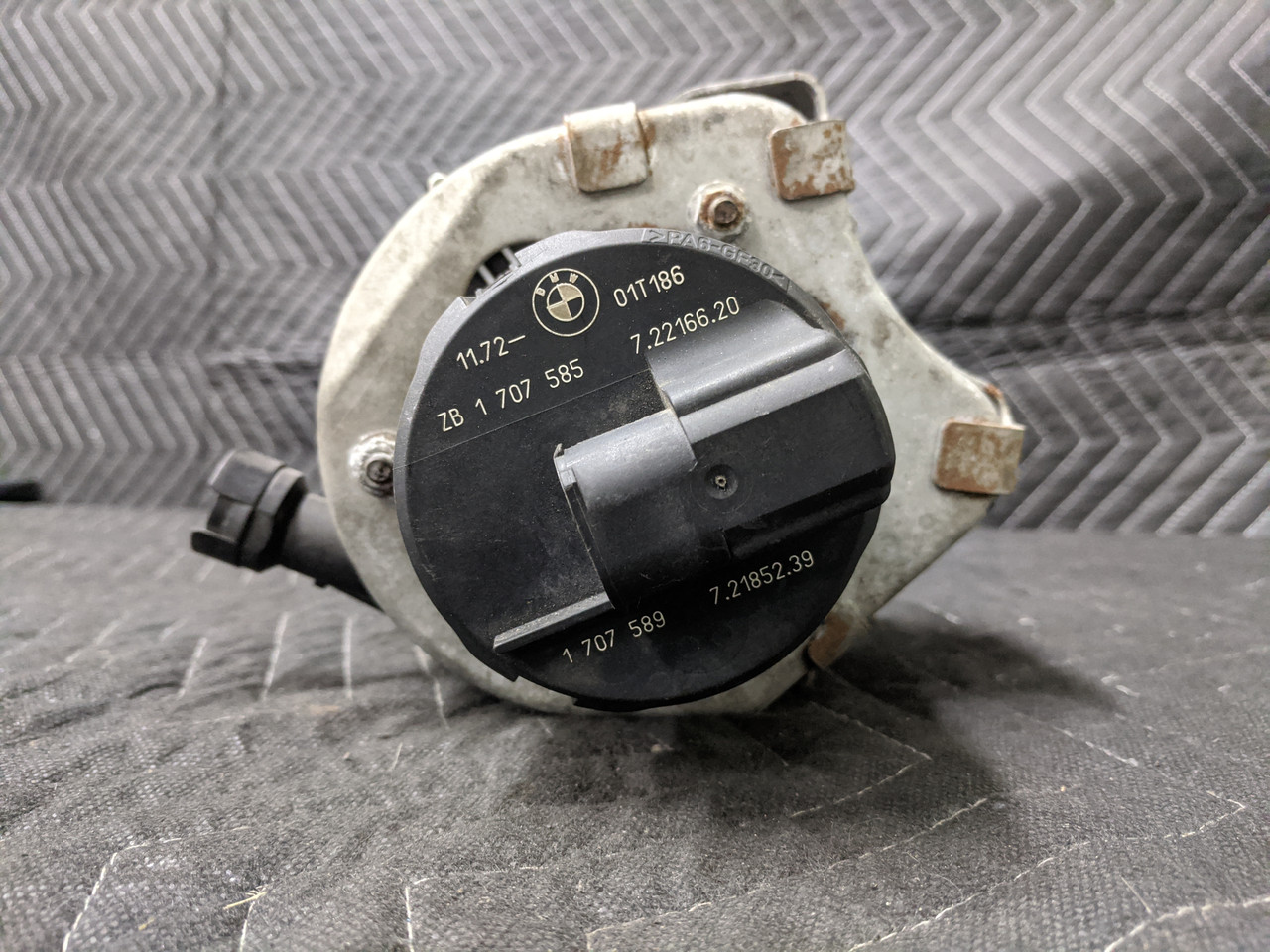 BMW E38 7-Series Secondary Air Injection Smog Pump 11721707585