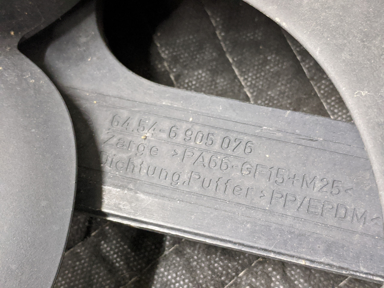 BMW E46 3-Series Radiator Condenser Cooling Fan Pusher 64546905076
