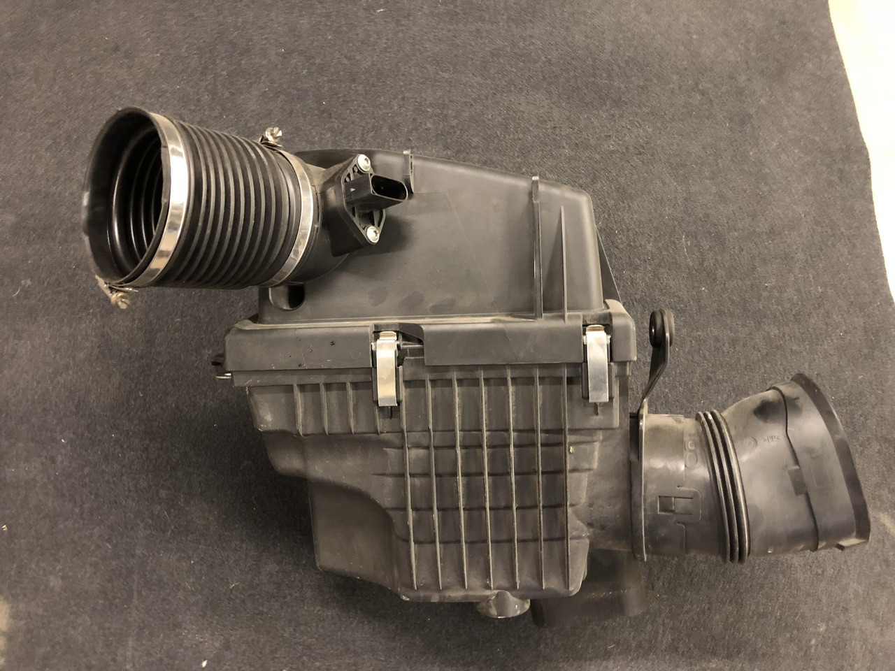 BMW E60 M5 Left Air Intake Box - recycleBMWs