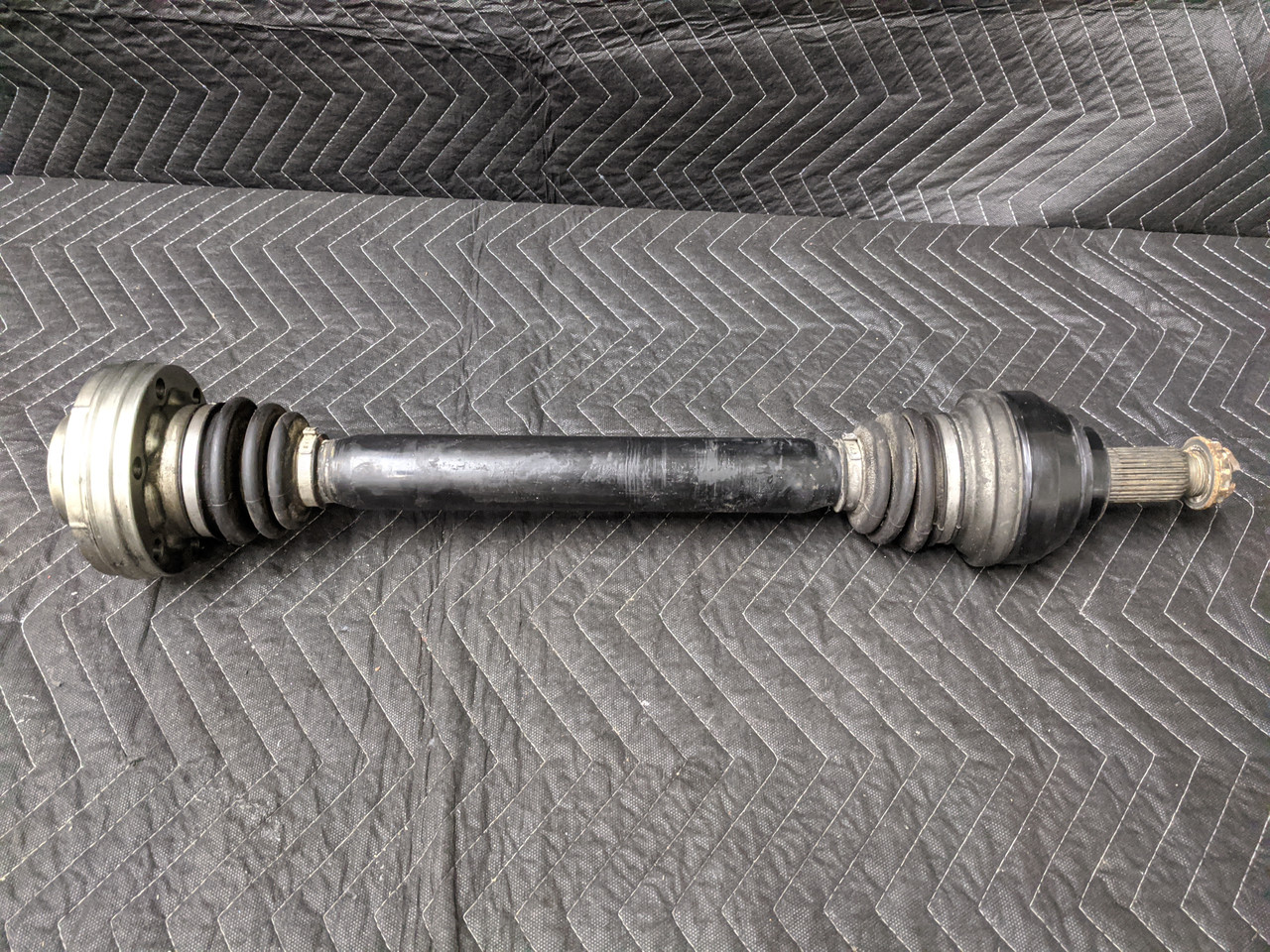 BMW E82/E90/E92/E93 M3 Axle Output Drive Shaft Right Passenger 33212283456