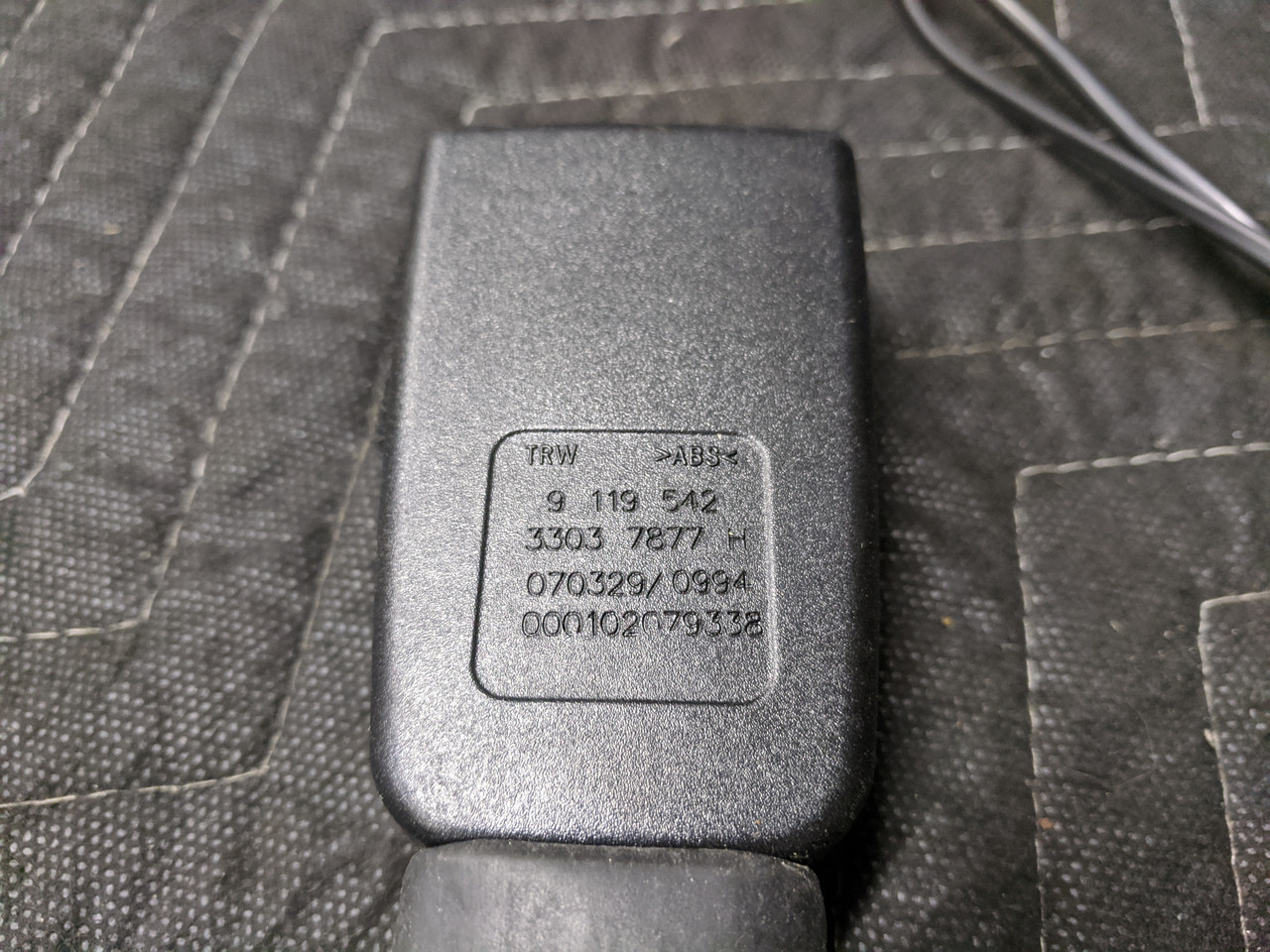 BMW E31/E32/E87/E88/E90/E91/E92 Lower Seat Belt Receiver Right ...