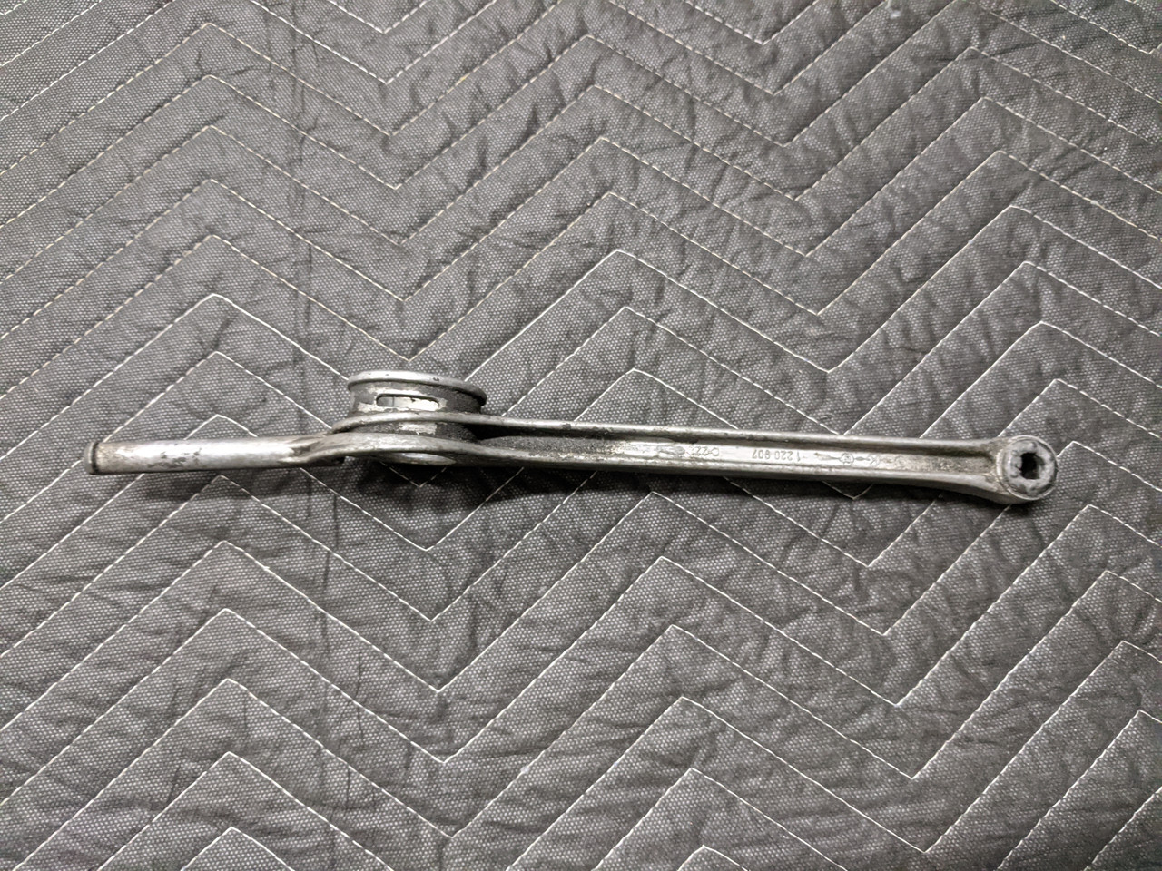 BMW E28 5-Series Manual Transmission Shifting Arm 25111220907