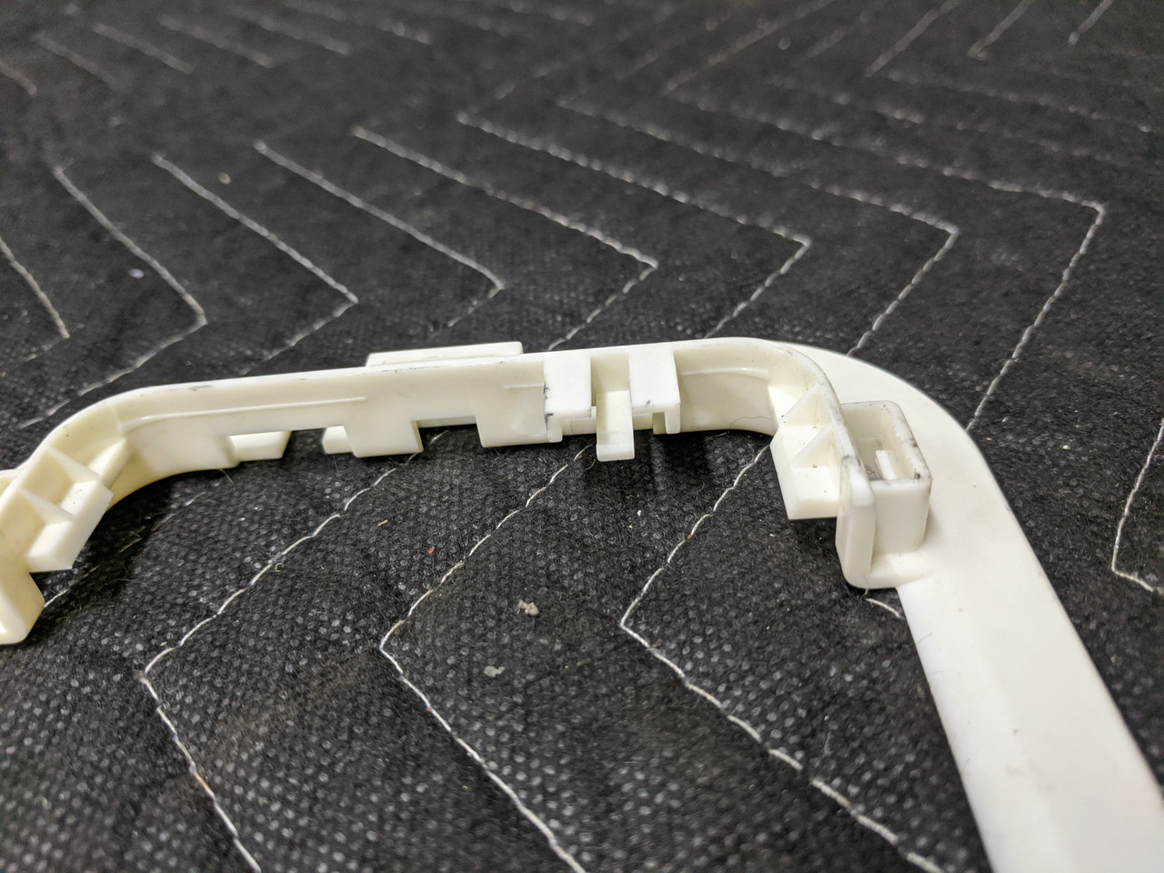BMW E38/E39/E46 Ultrasonic Alarm Module Bracket Bottom 51448243665