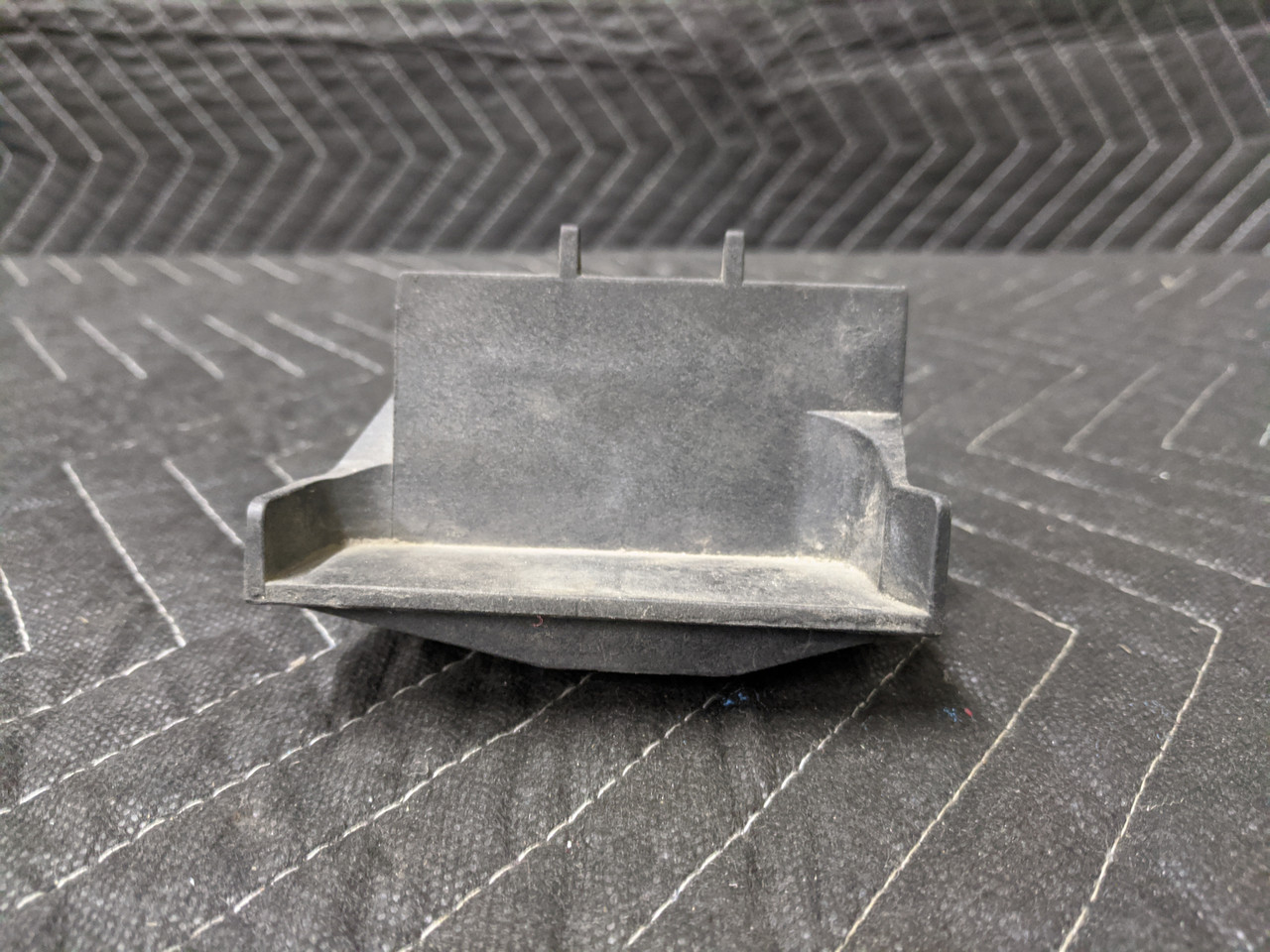 BMW E38/E39 5-Series 7-Series Engine Radiator Support Bracket Right ...