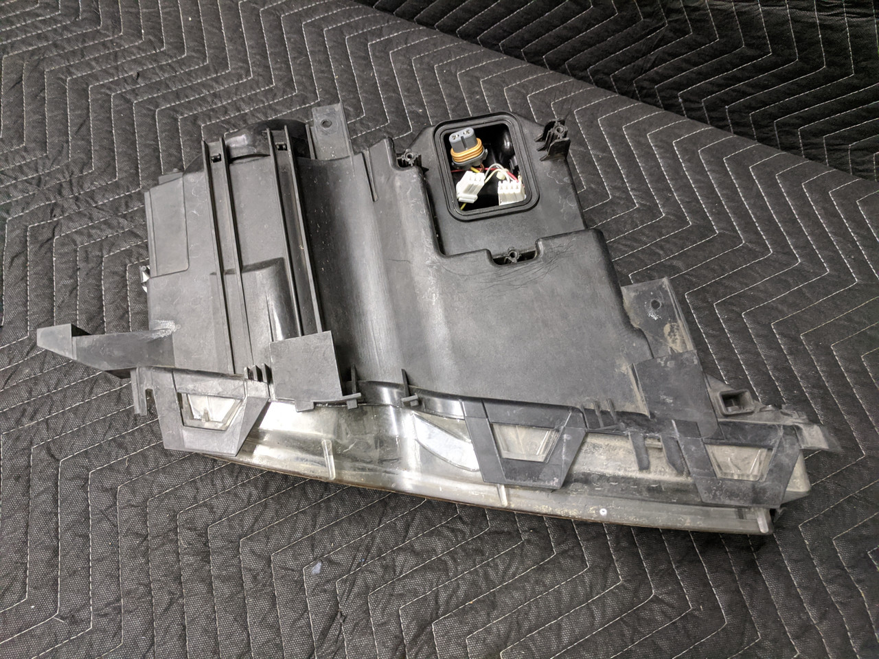 BMW E46 3-Series Bi-Xenon Headlight Left Driver 63126925645