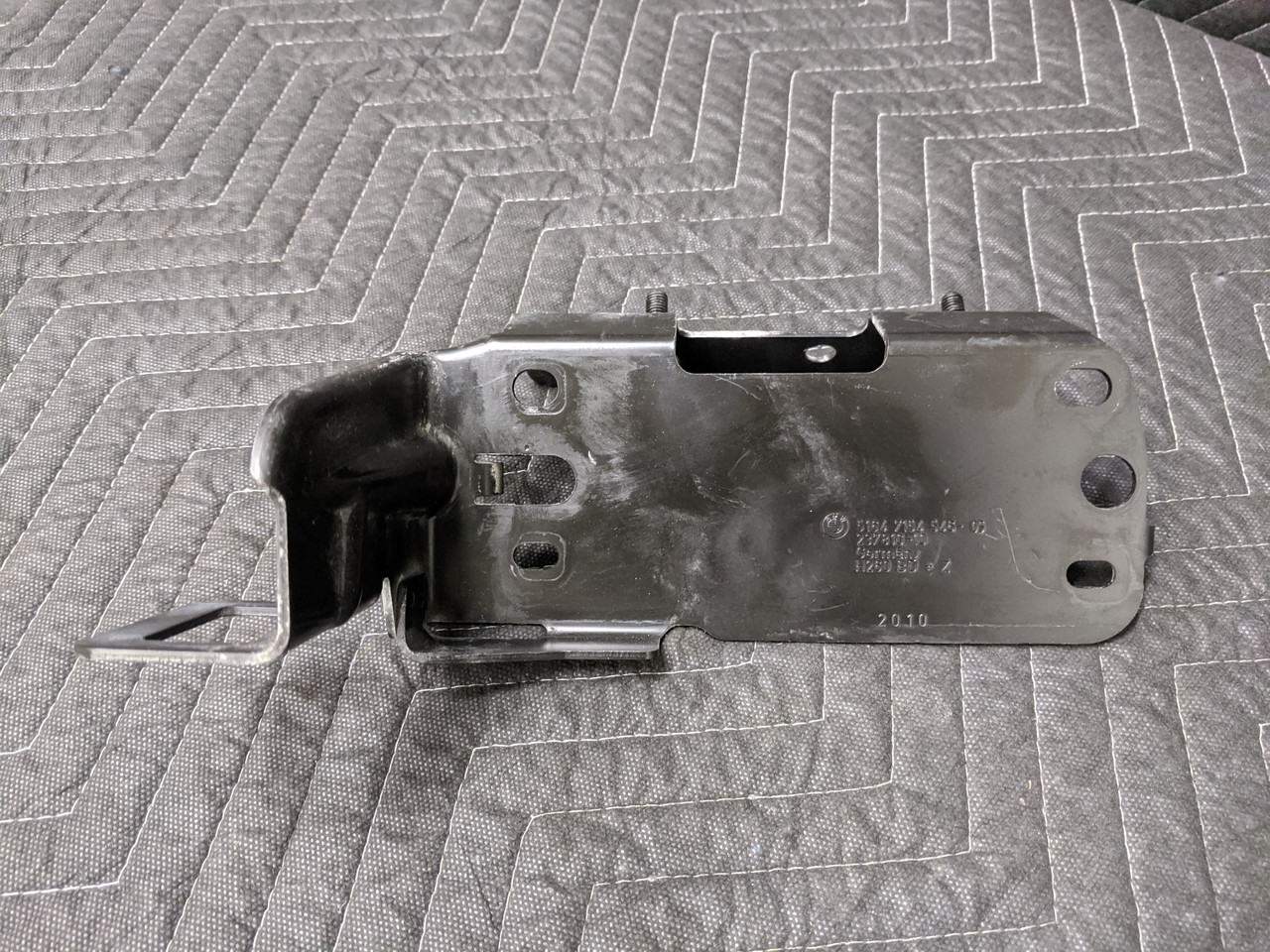 BMW E90/E91/E92/E93 Front Bumper Carrier Bracket Lower Right 51647154546