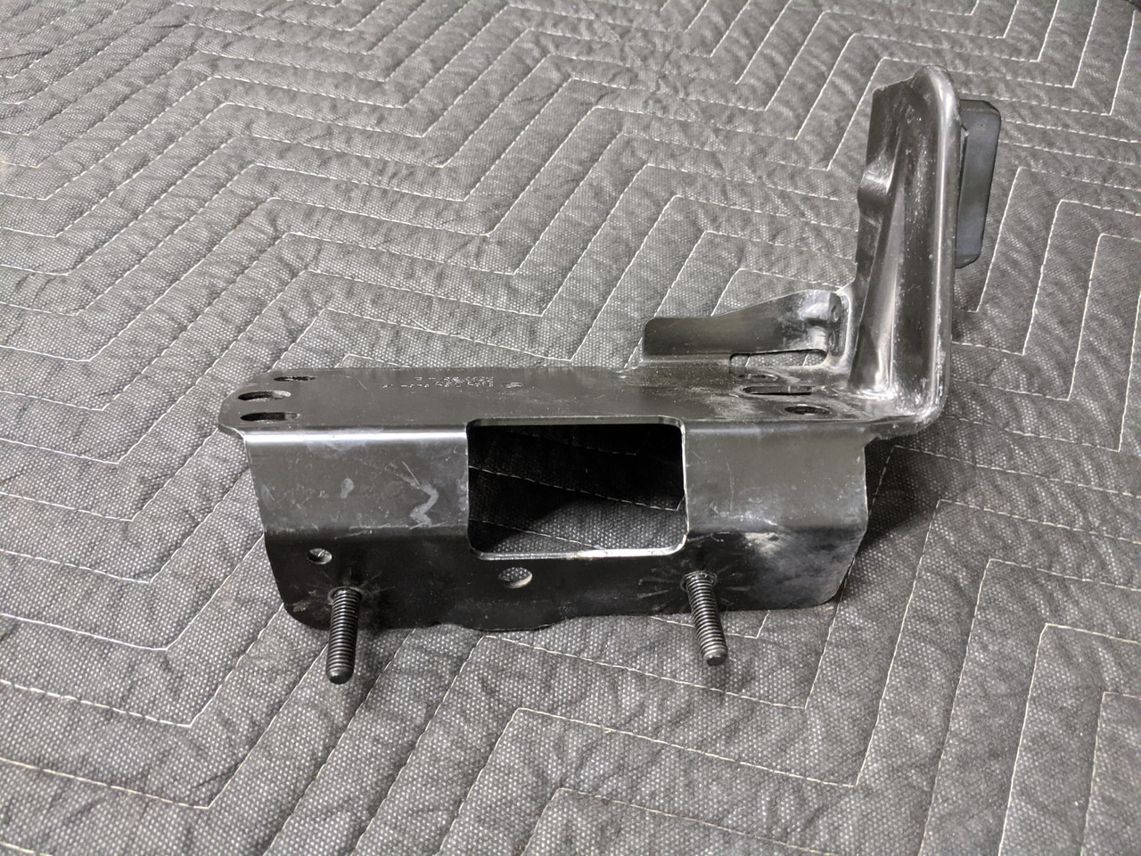 BMW E90/E91/E92/E93 Front Bumper Carrier Bracket Lower Right 51647154546