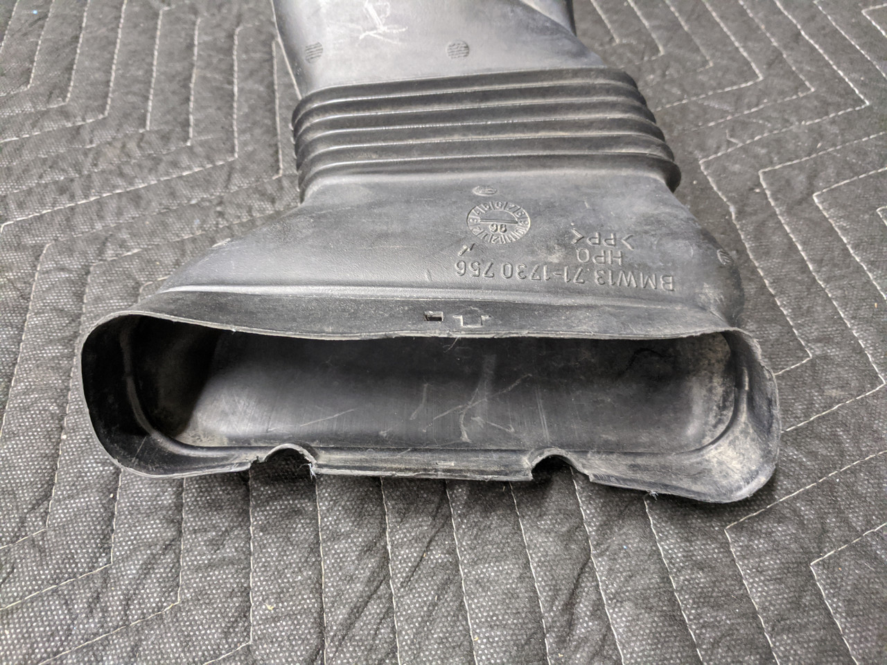 BMW E36 3-Series Intake Duct Suction Tube 13711730756