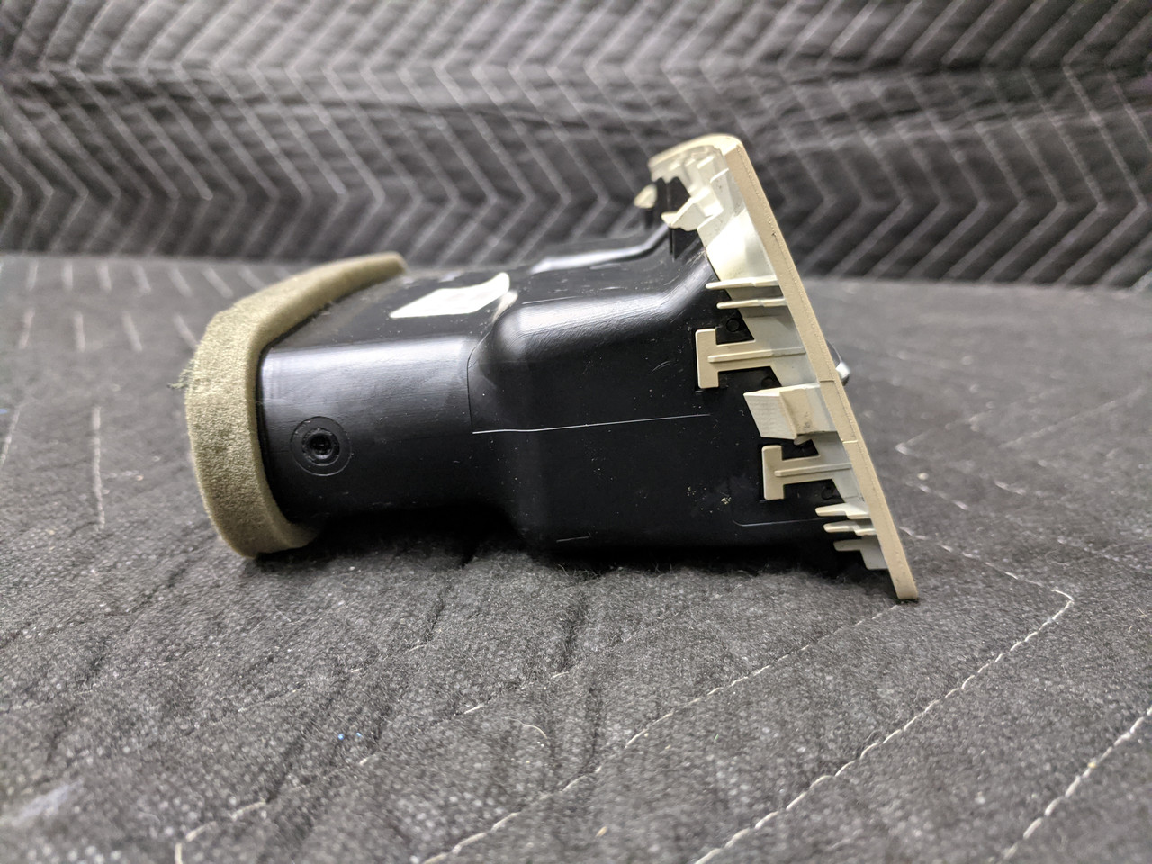 BMW E90 3-Series Rear Fresh Air Vent Grille Beige 7129556