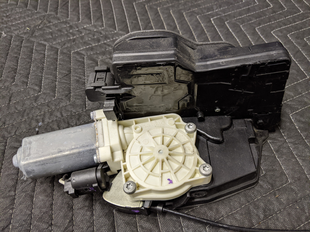 BMW E65/E66 7-Series Rear Left Door Lock Actuator SCA 51227202127