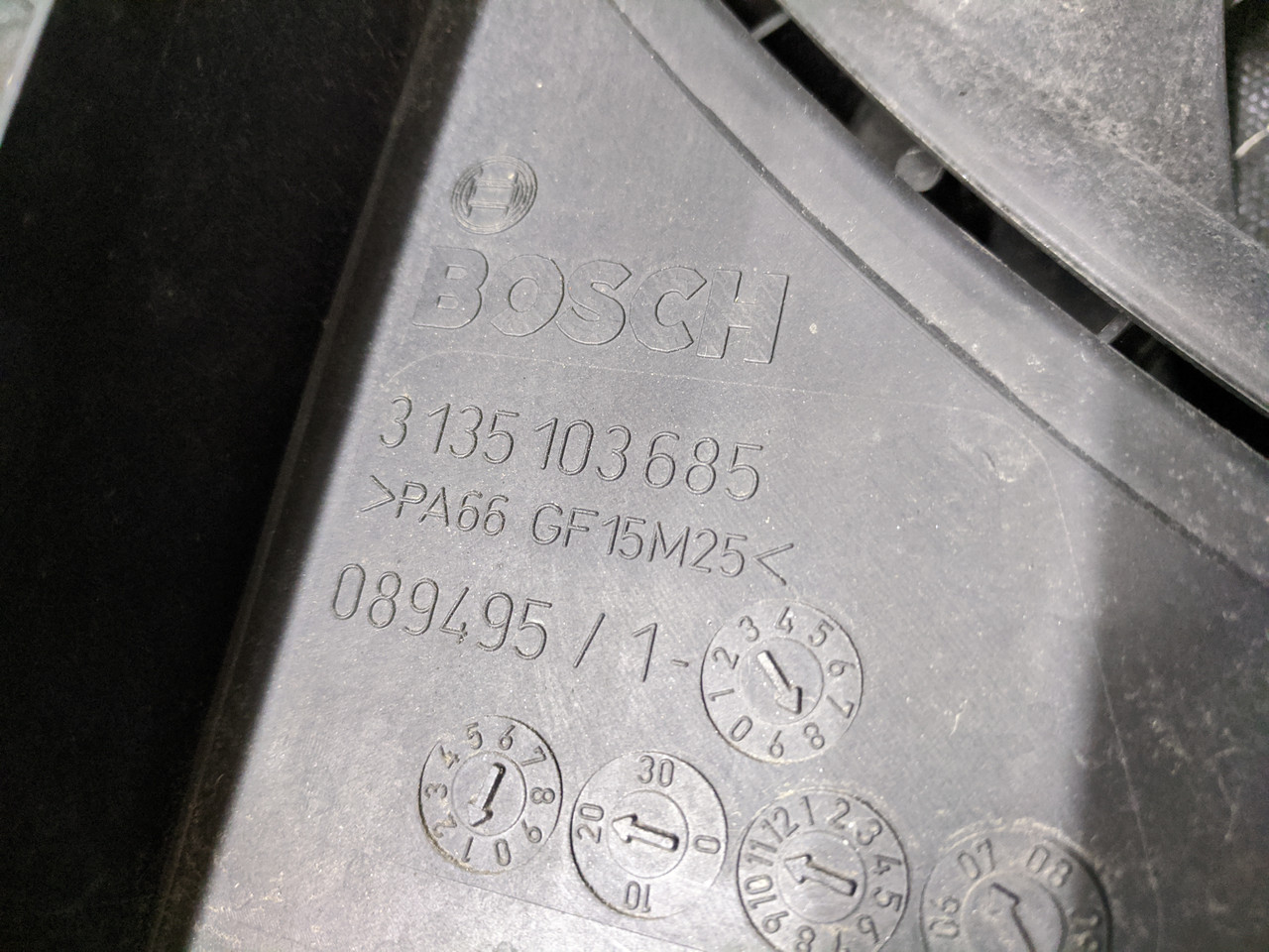 BMW E90/E91/E92/E93 Radiator Cooling Fan With Shroud 17427545366