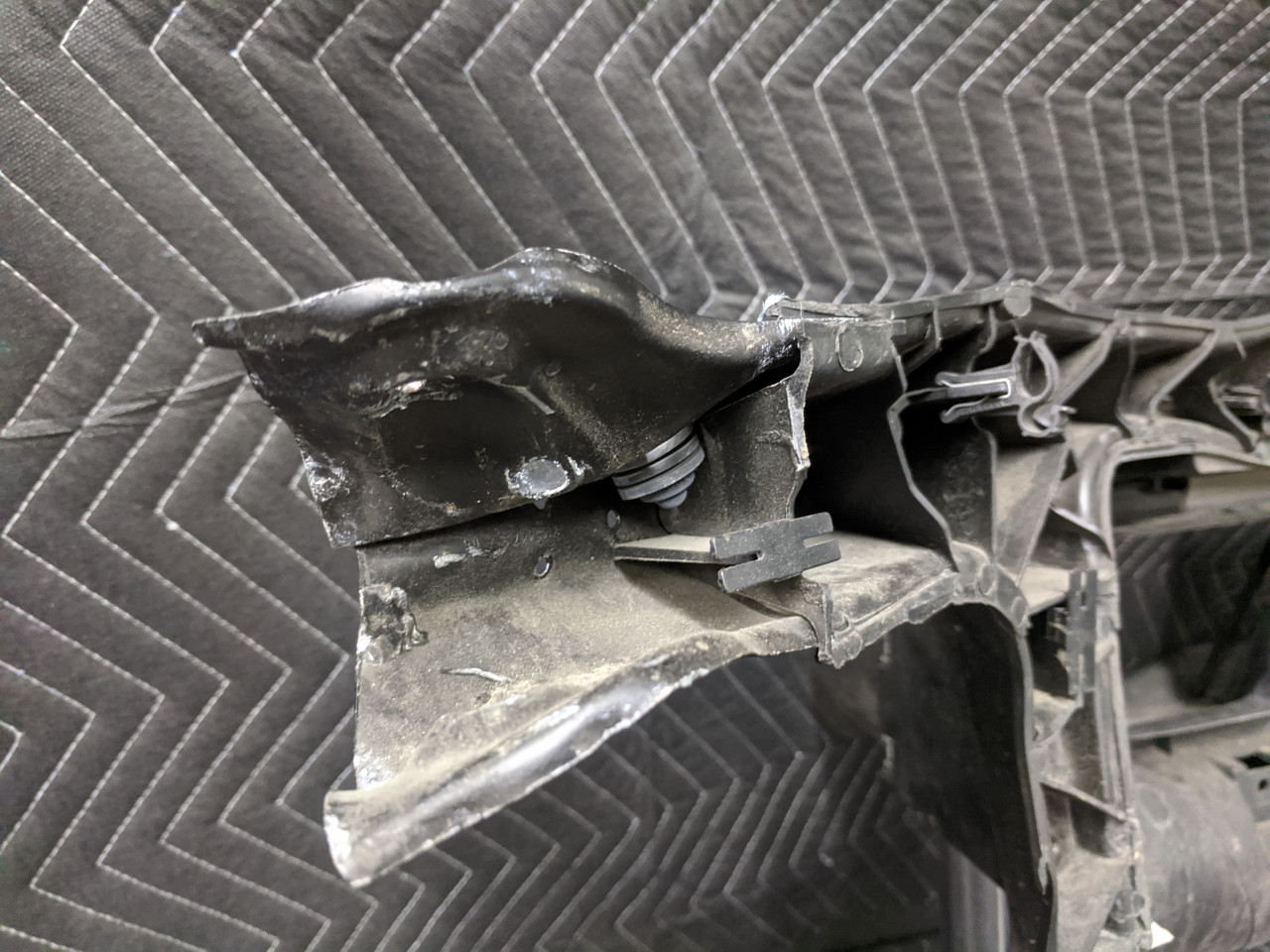 BMW E901/E91/E92/E93 3-Series Front Core Support 51647058594