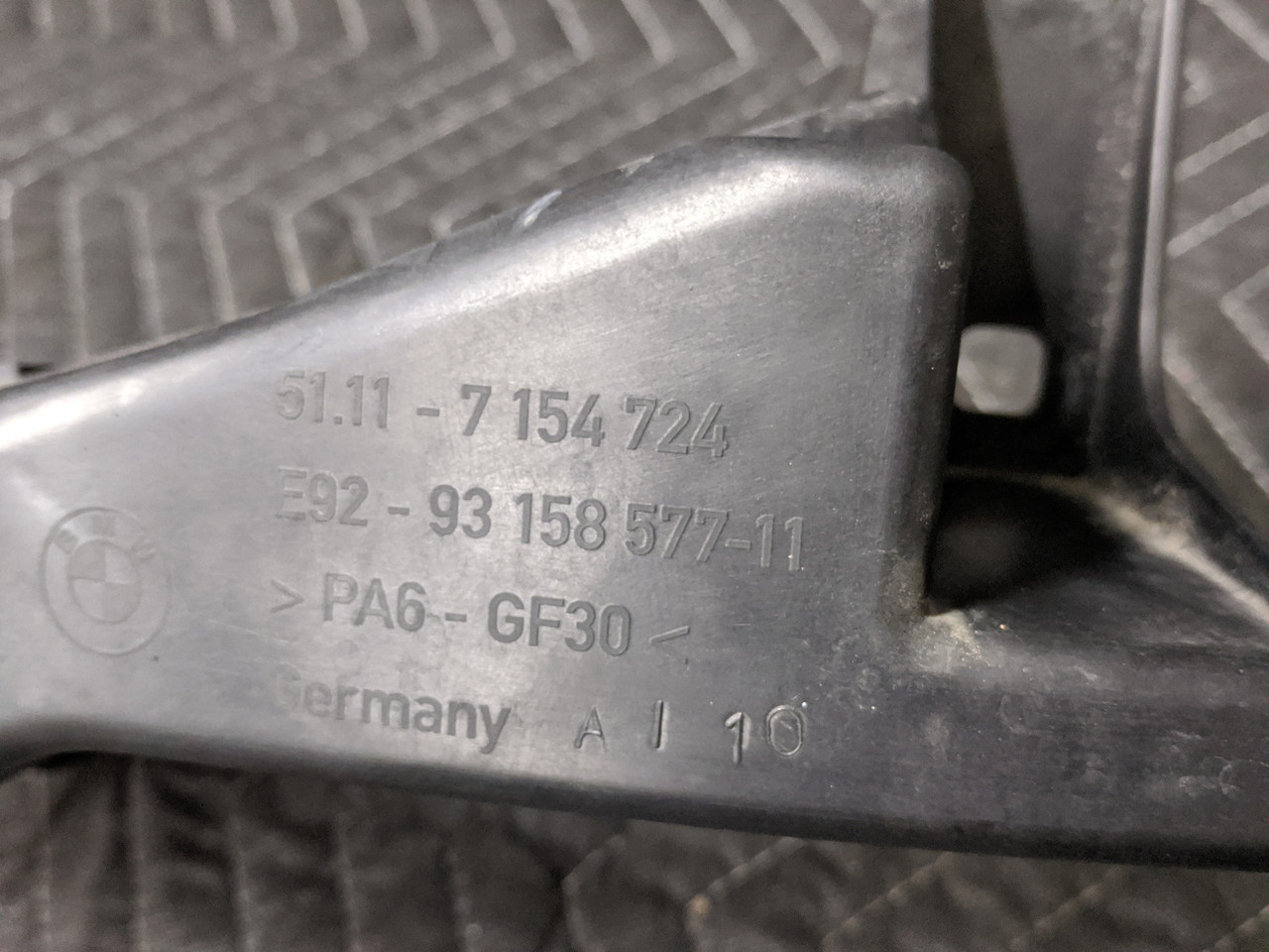 BMW E92/E93 3-Series Headlight Mounting Arm Right 51117154724