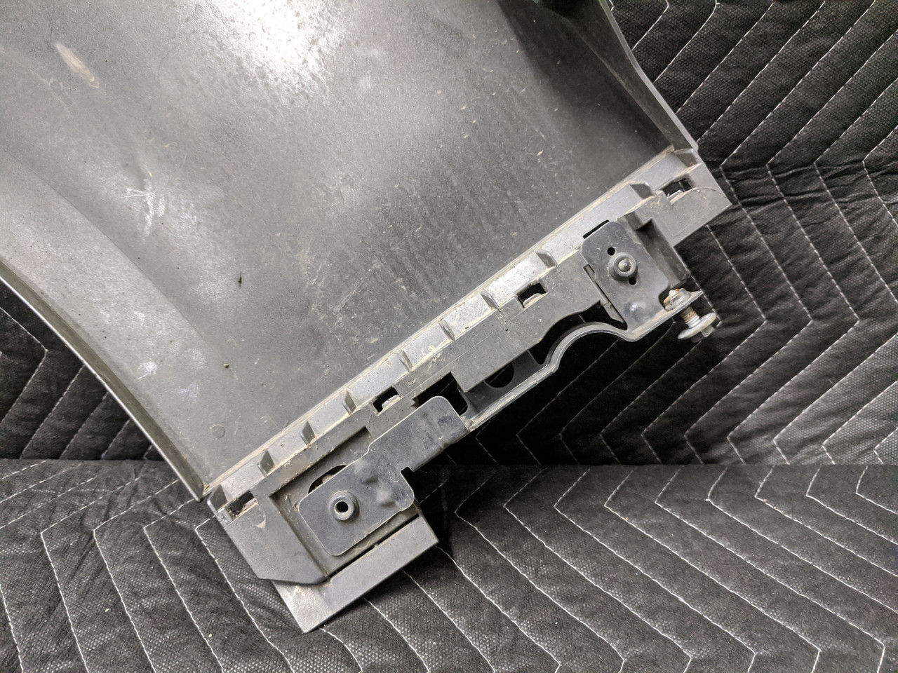 BMW E92/E93 3-Series Front Right Fender Space Grey Metallic 41357146066