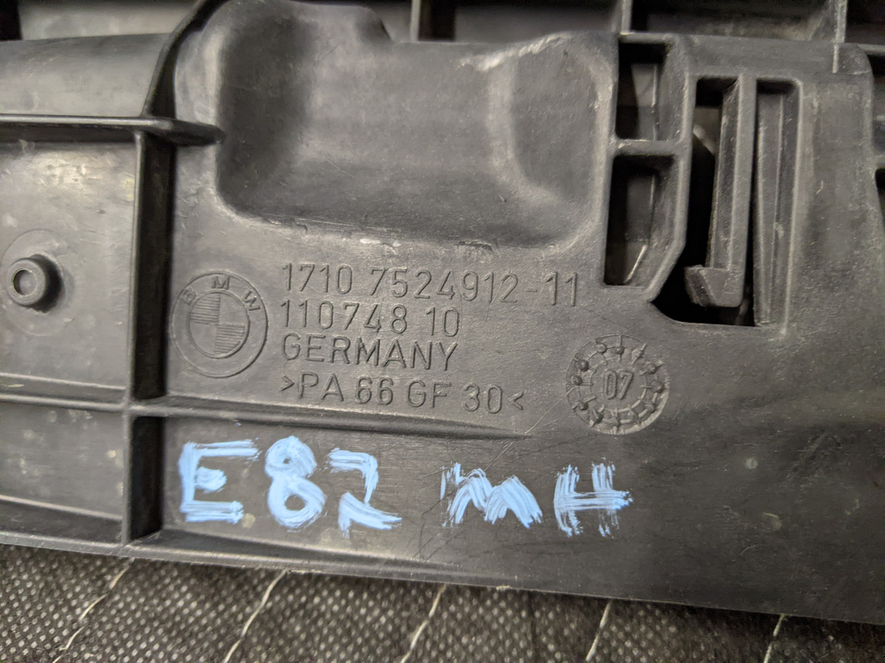 BMW E82/E88/E90/E91/E92/E93 3-Series Radiator Support Left Carrier ...