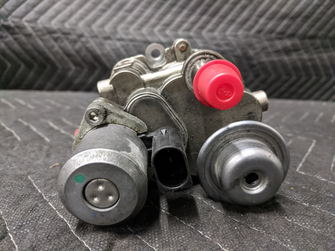 BMW E90/E91/E92/E93 3-Series High Pressure Fuel Pump 13517594943