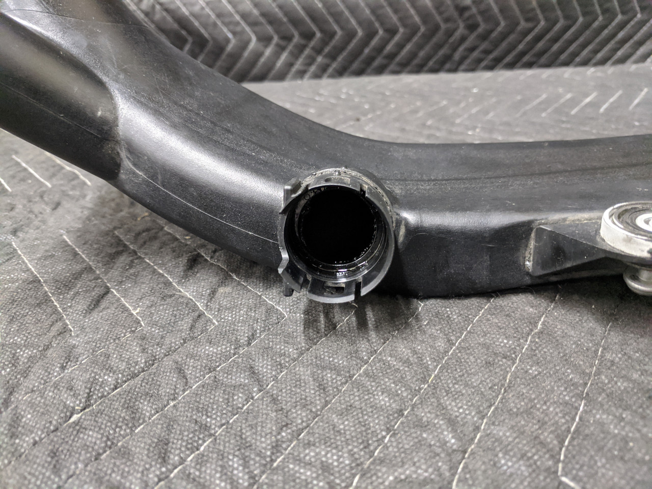 BMW E82/E88/E90/E91/E92/E93 Air Intake Tube 13717556550