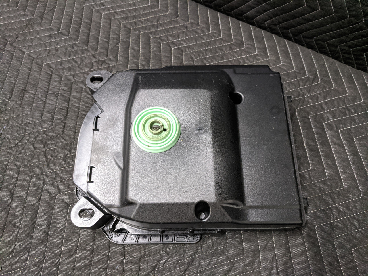 BMW E90/E91/E92/E93 3-Series Central Bass Top HiFi Logic 7 Left 65139143135