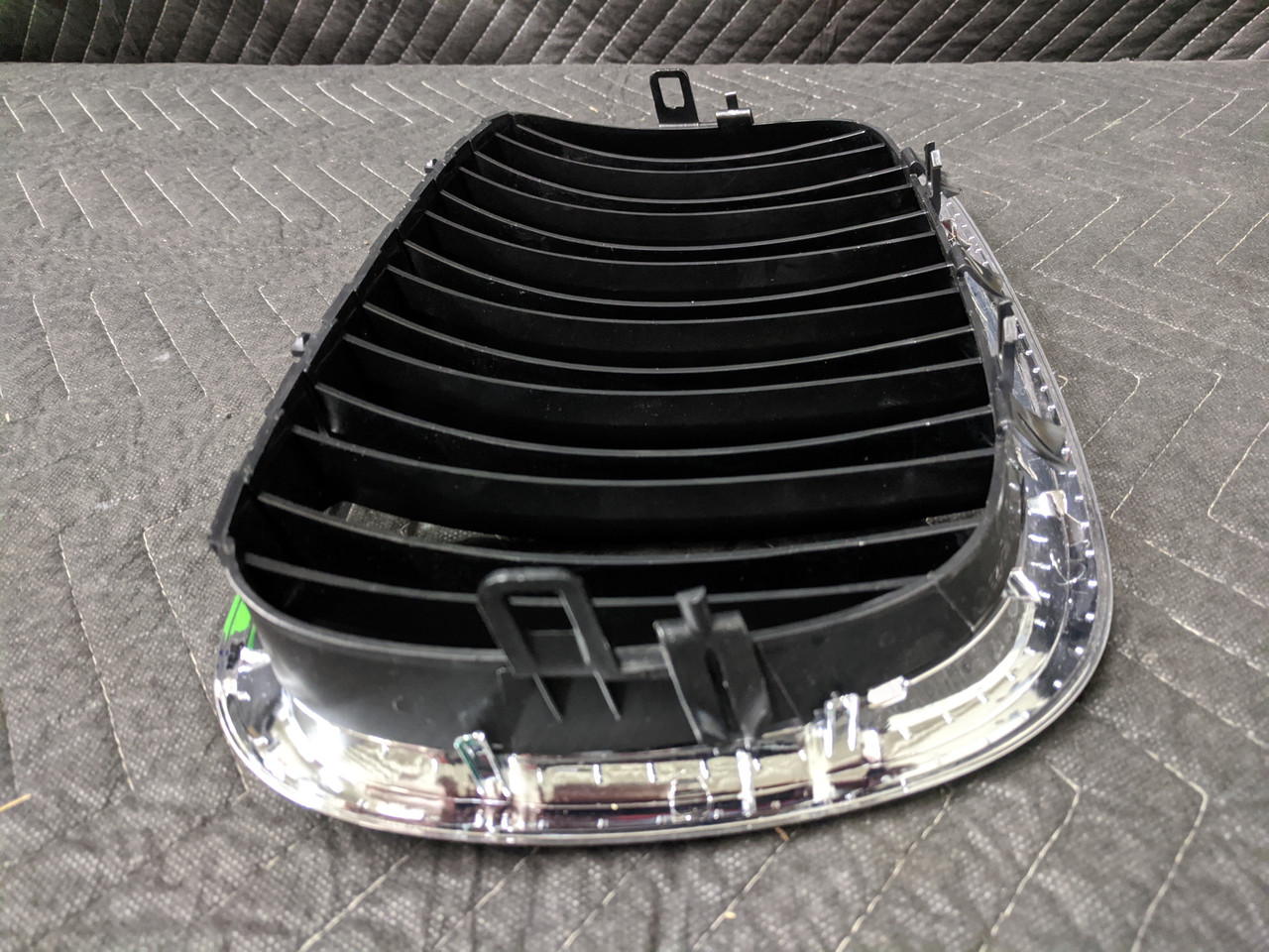 BMW E70/E71 X5 X6 Kidney Grill Left 51137157687