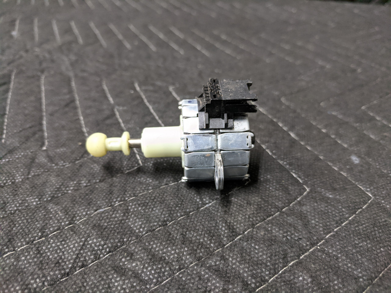 BMW E90/E91 3-Series Xenon Headlight Level Adjustment Motor 63117207574