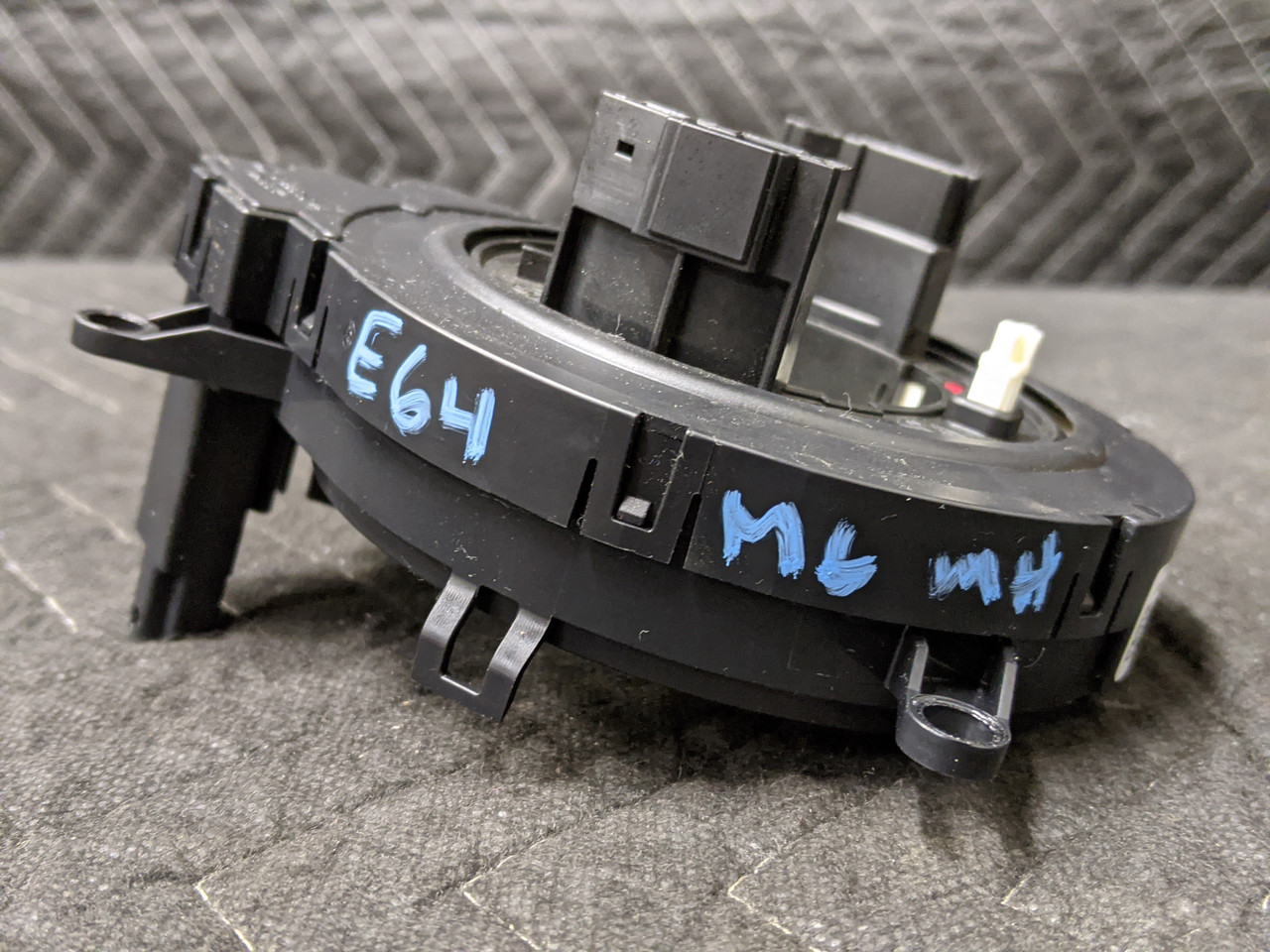 BMW E60/E61/E63/E64 61316976394 | recycleBMWs.com | Used BMW Parts