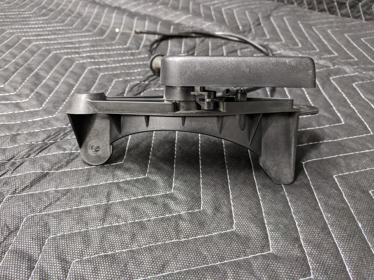 BMW E70 Front Hood Cable Handle Bracket 51437148521