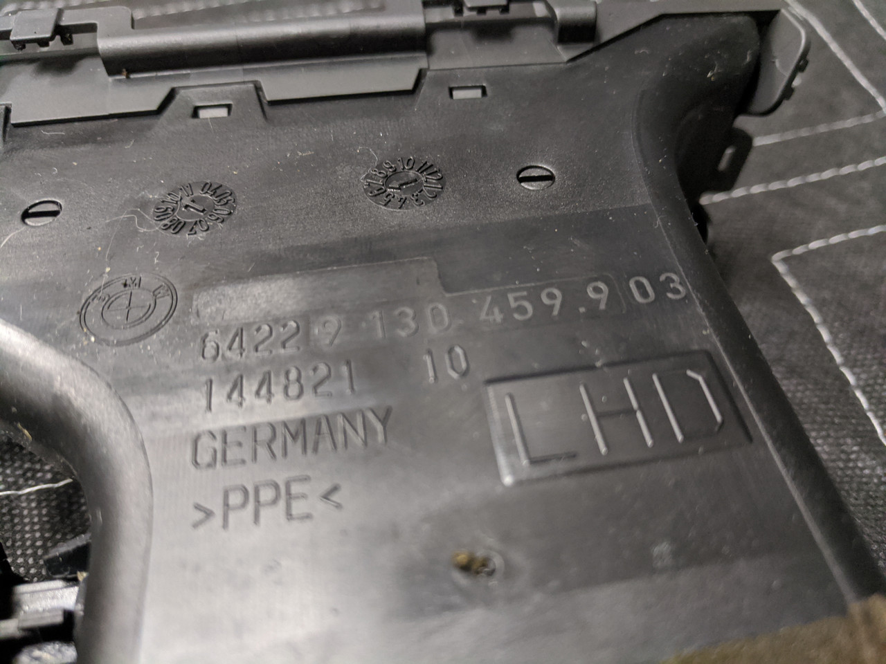 BMW E90/E91/E92/E93 M3 Fresh Air Grille Left 64229130459