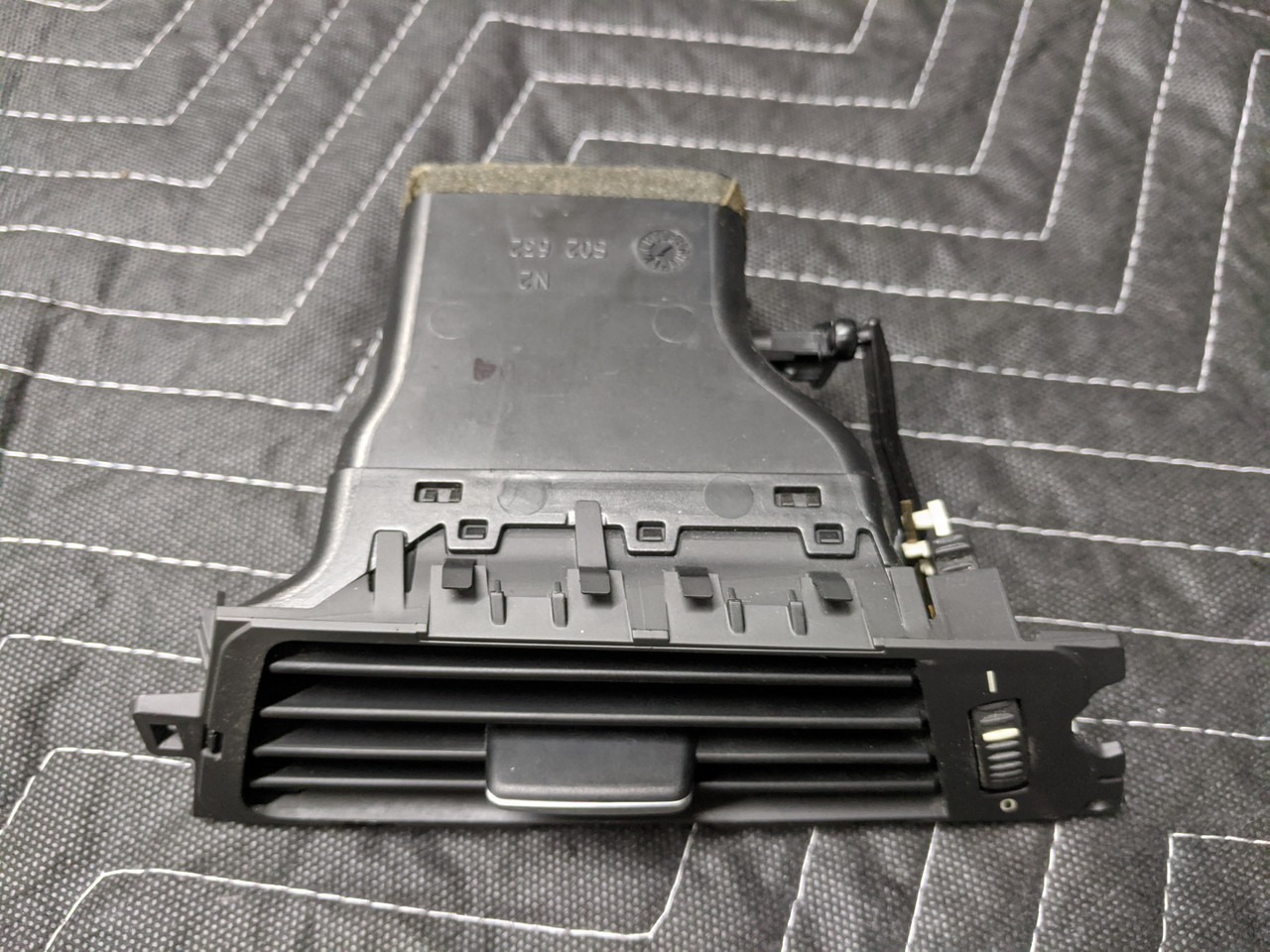 BMW E90/E91/E92/E93 M3 Fresh Air Grille Right 64229130460