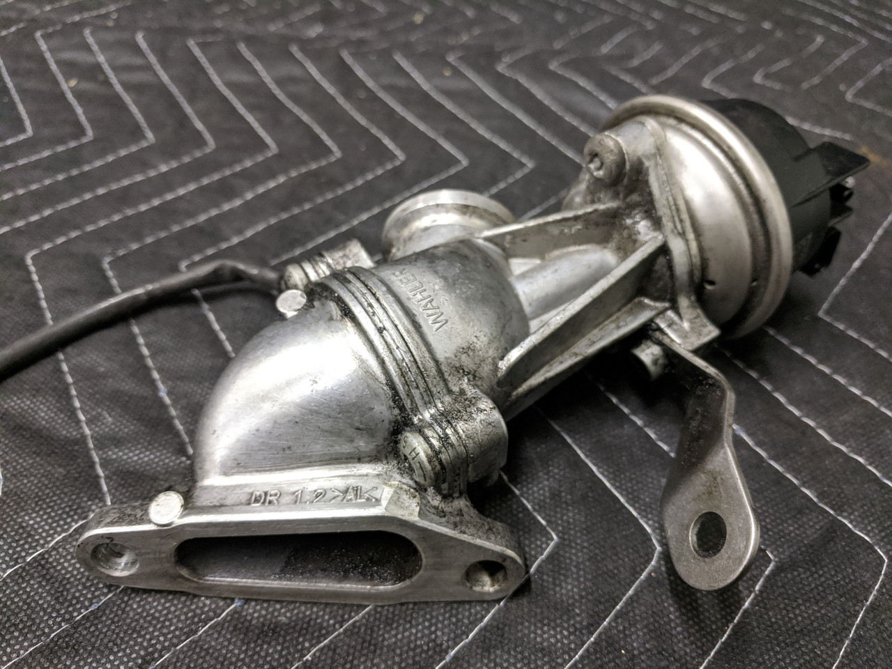 BMW E70 X5 Exhaust EGR Valve Recirculation Unit 11717807928