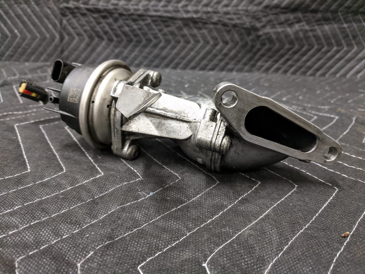 BMW E70 X5 Exhaust EGR Valve Recirculation Unit 11717807928