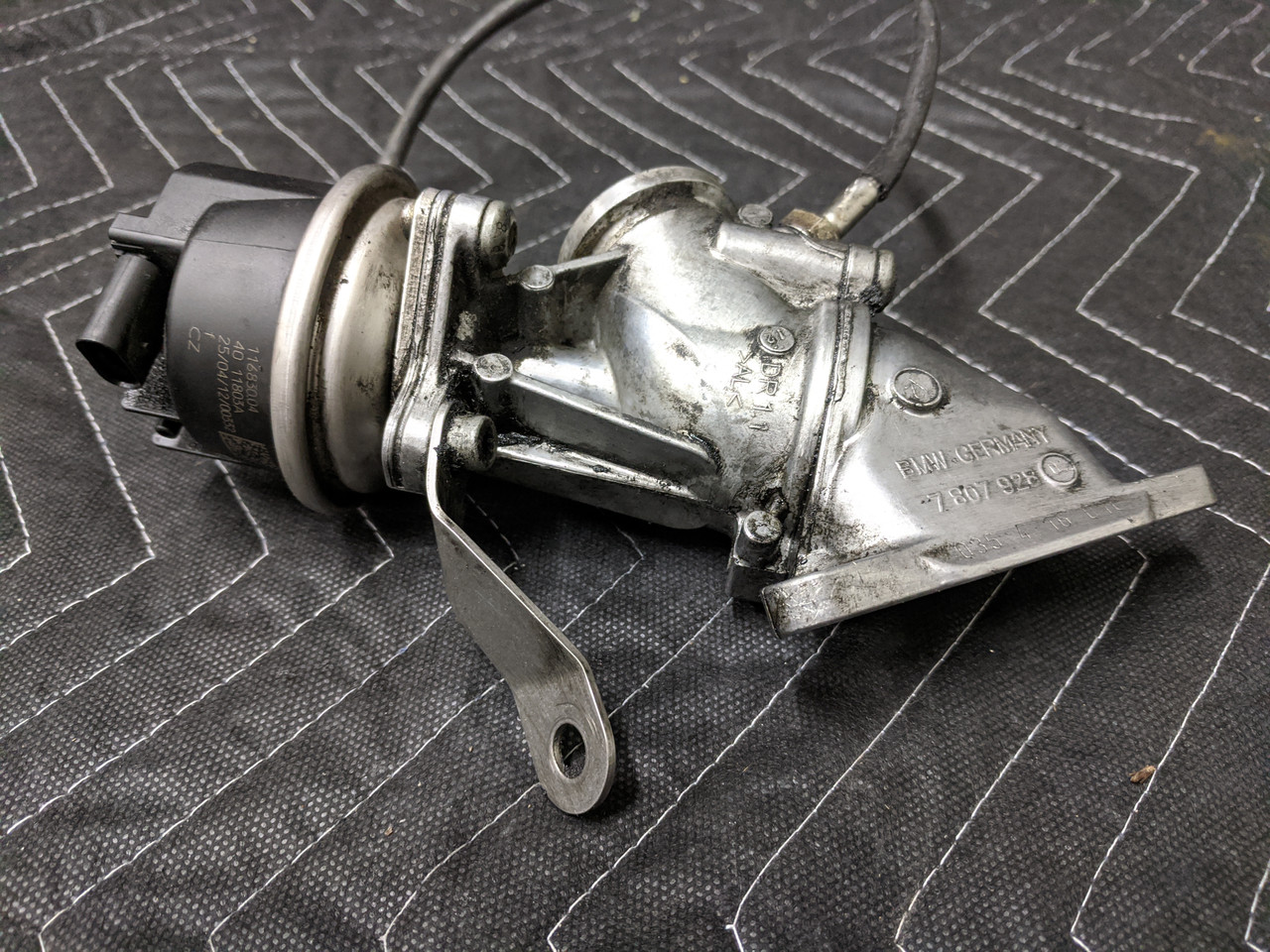 BMW E70 X5 Exhaust EGR Valve Recirculation Unit 11717807928