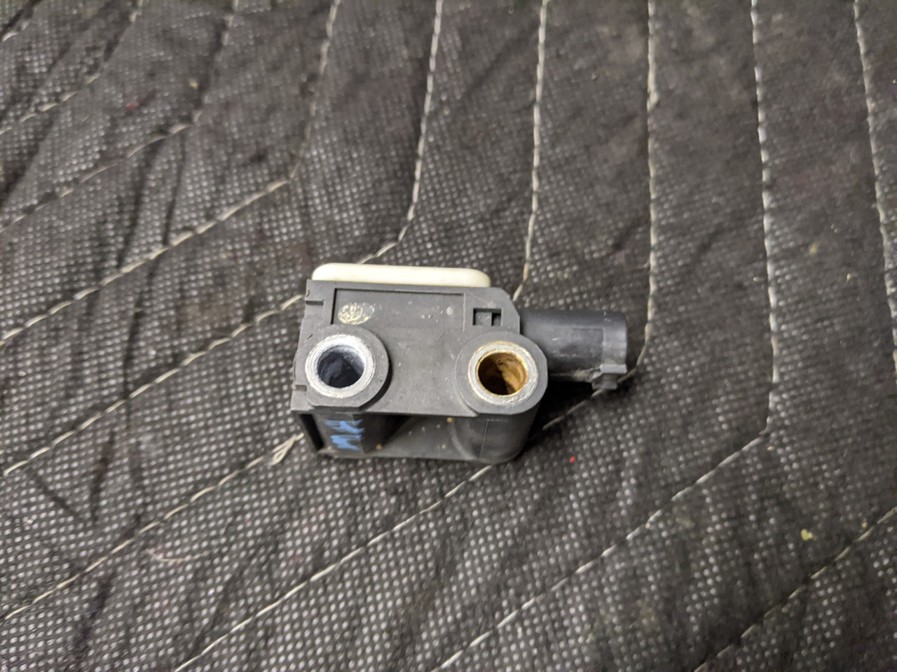 BMW E82/E88/E90/E91/E92/E93 65776988143 | recycleBMWs.com | Used BMW Parts