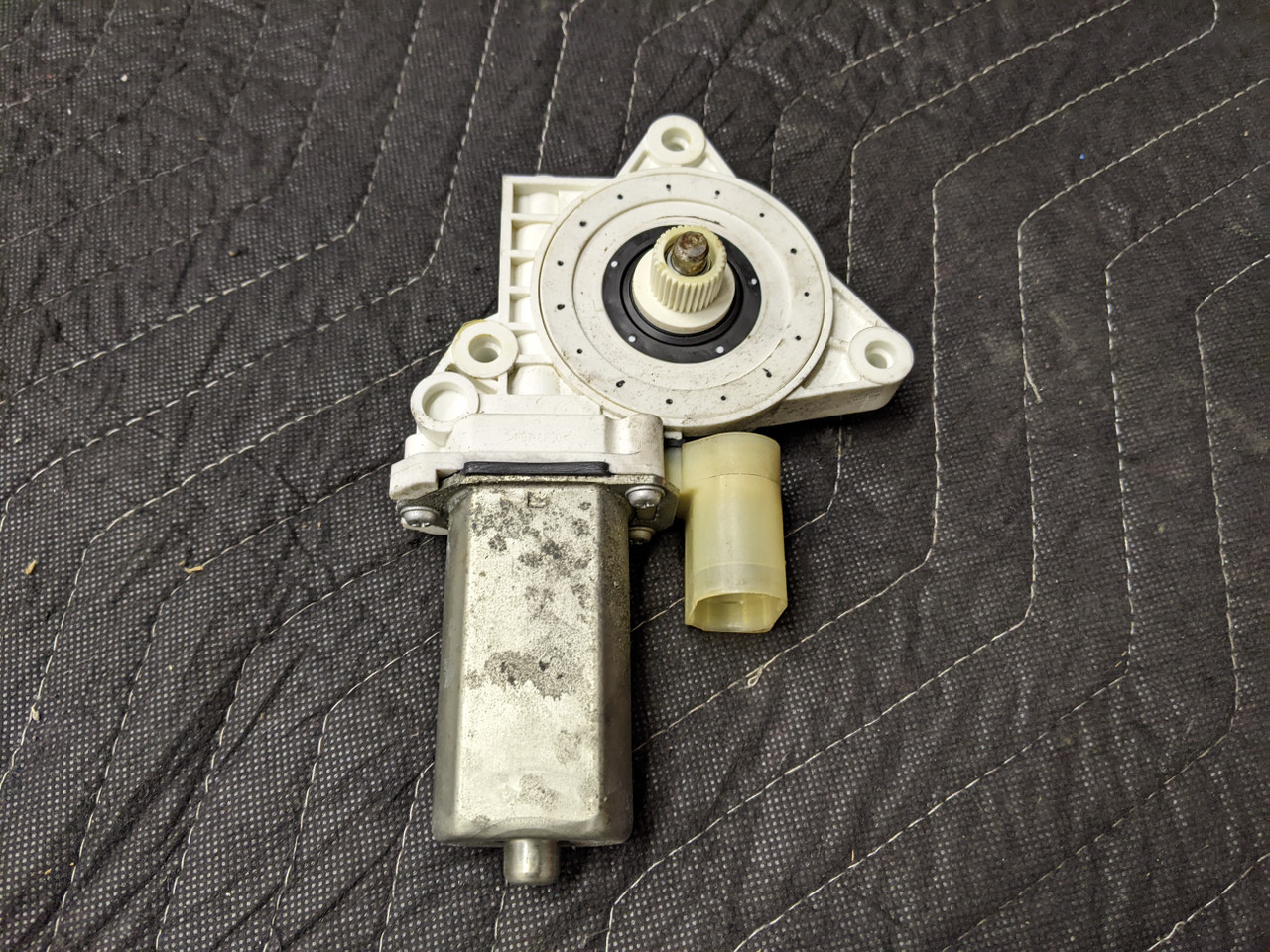 BMW E82 67626978846 | recycleBMWs.com | Used BMW Parts