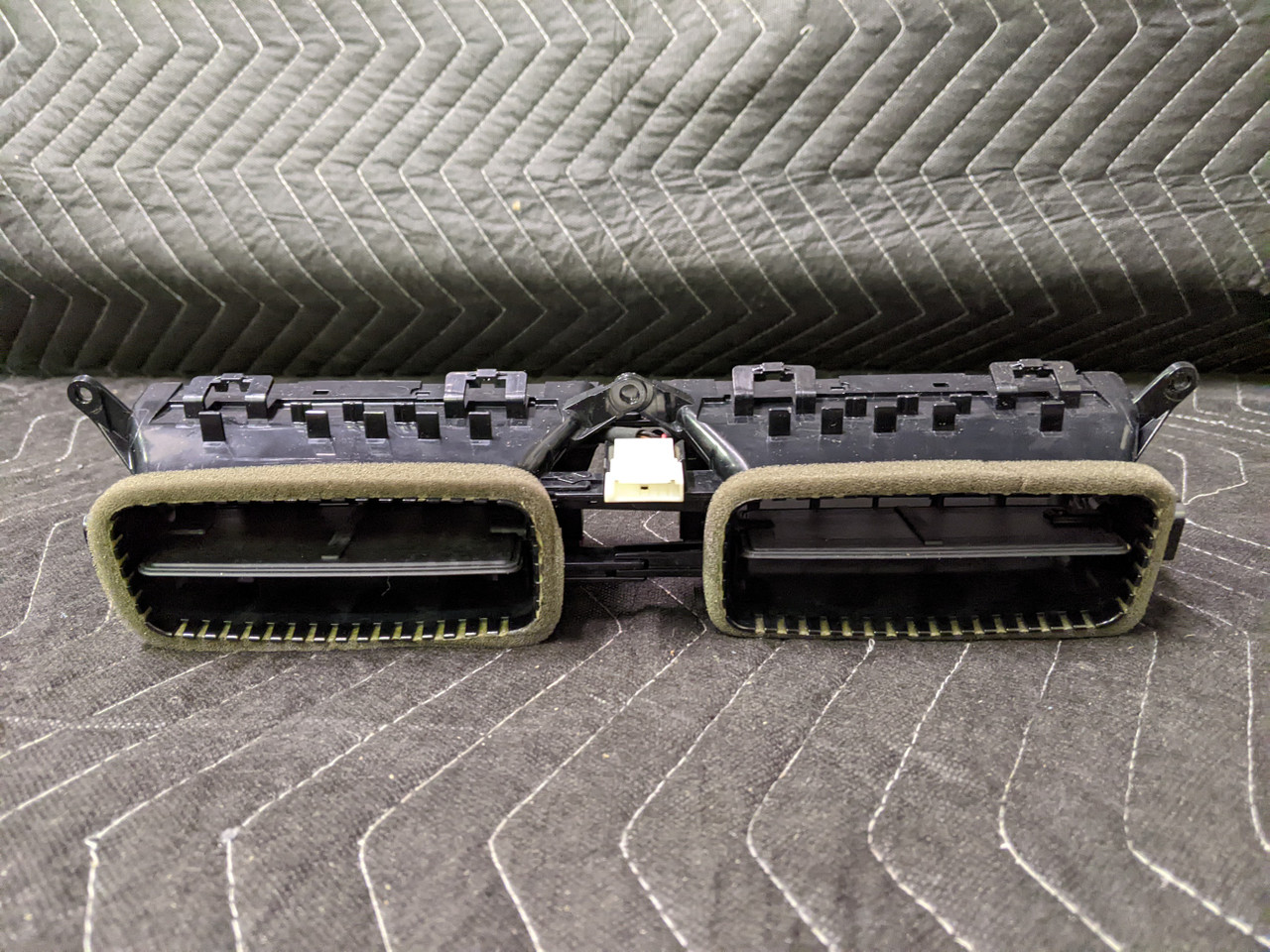 BMW F90/G30/G31 64229329579 | recycleBMWs.com | Used BMW Parts