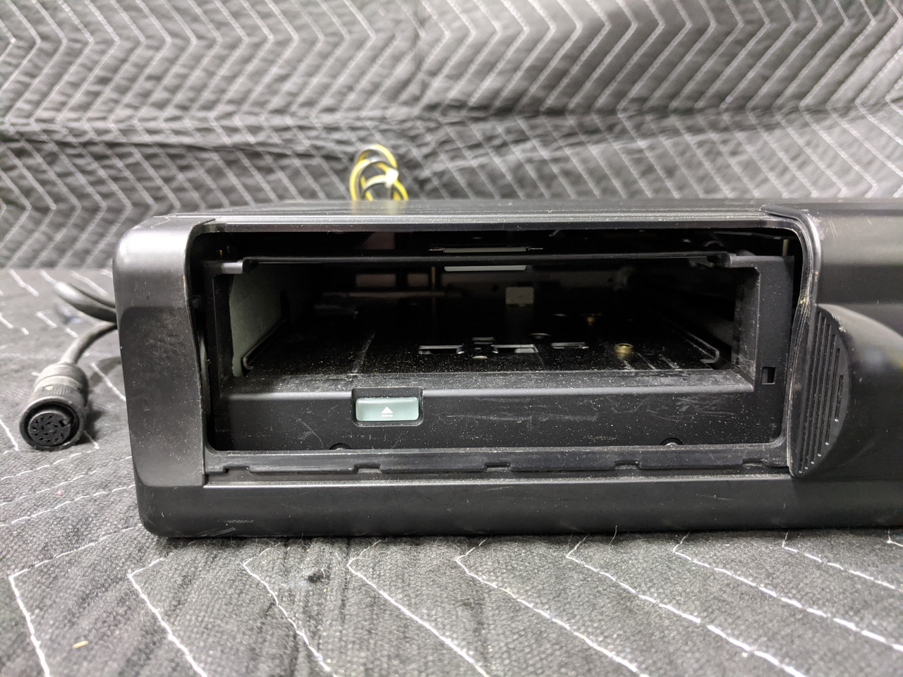 BMW E32/E34/E36/ 6 Disc CD Changer Alpine 82111468014