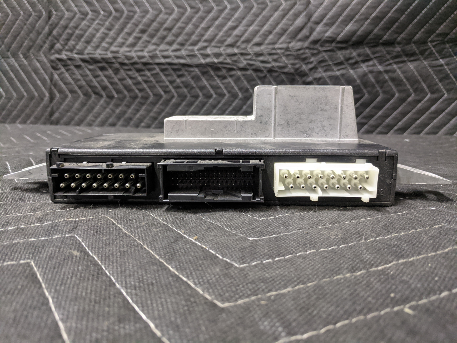 BMW E38/E39 LCM Lighting Control Module LOEWE 8370874