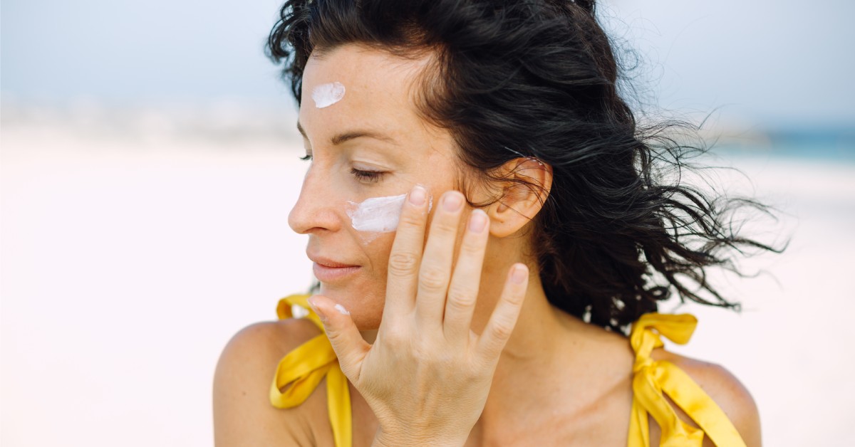 When To Apply Sunscreen in Your Skincare Routine - Jil Goorman Beauty
