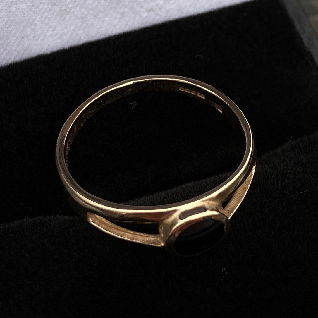 Whitby Jet 9ct Yellow Gold Round Split Shoulder Ring 582GR - Aurora Jet