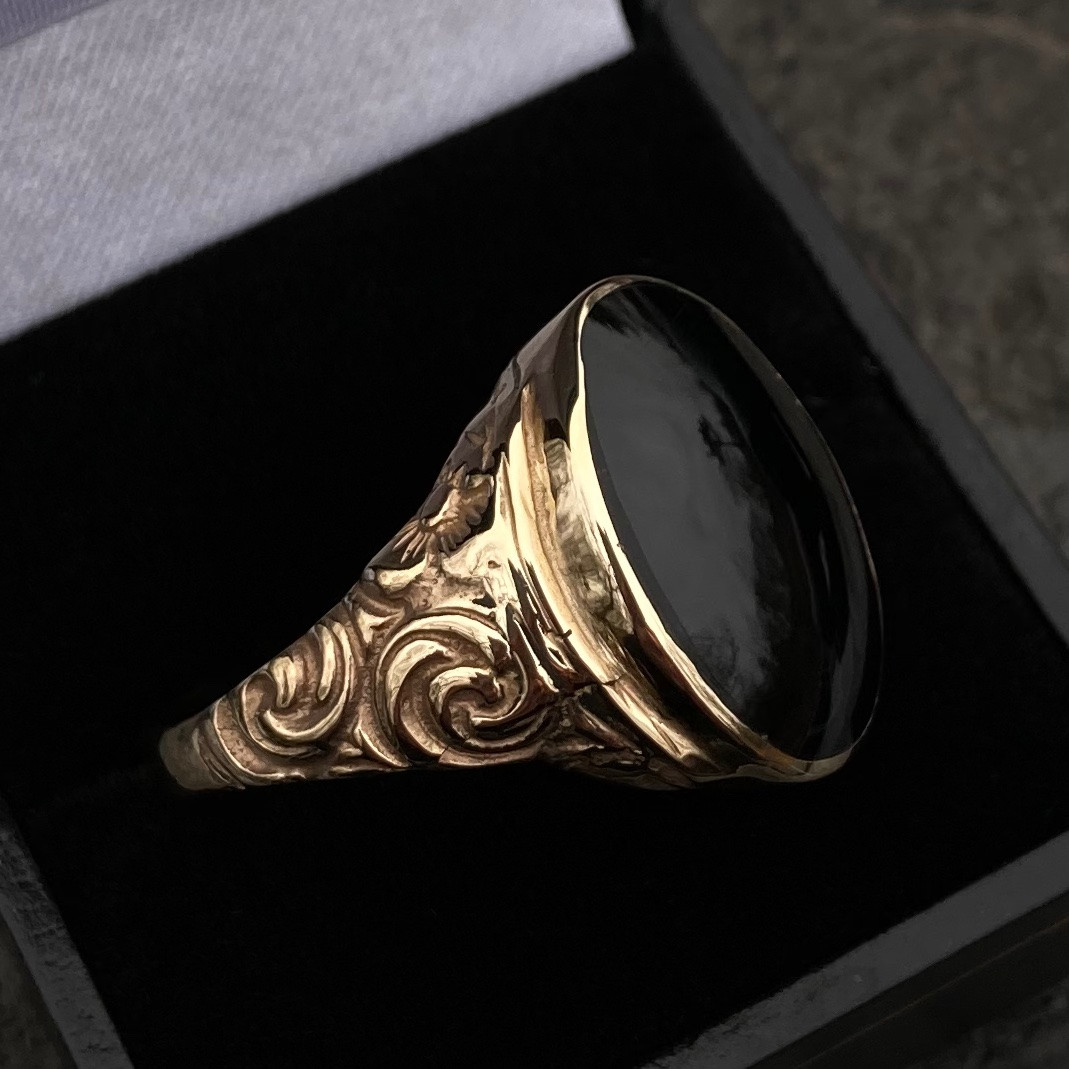 Whitby Jet 9ct Yellow Gold Carved Shoulder Oval Signet Ring 597GR ...