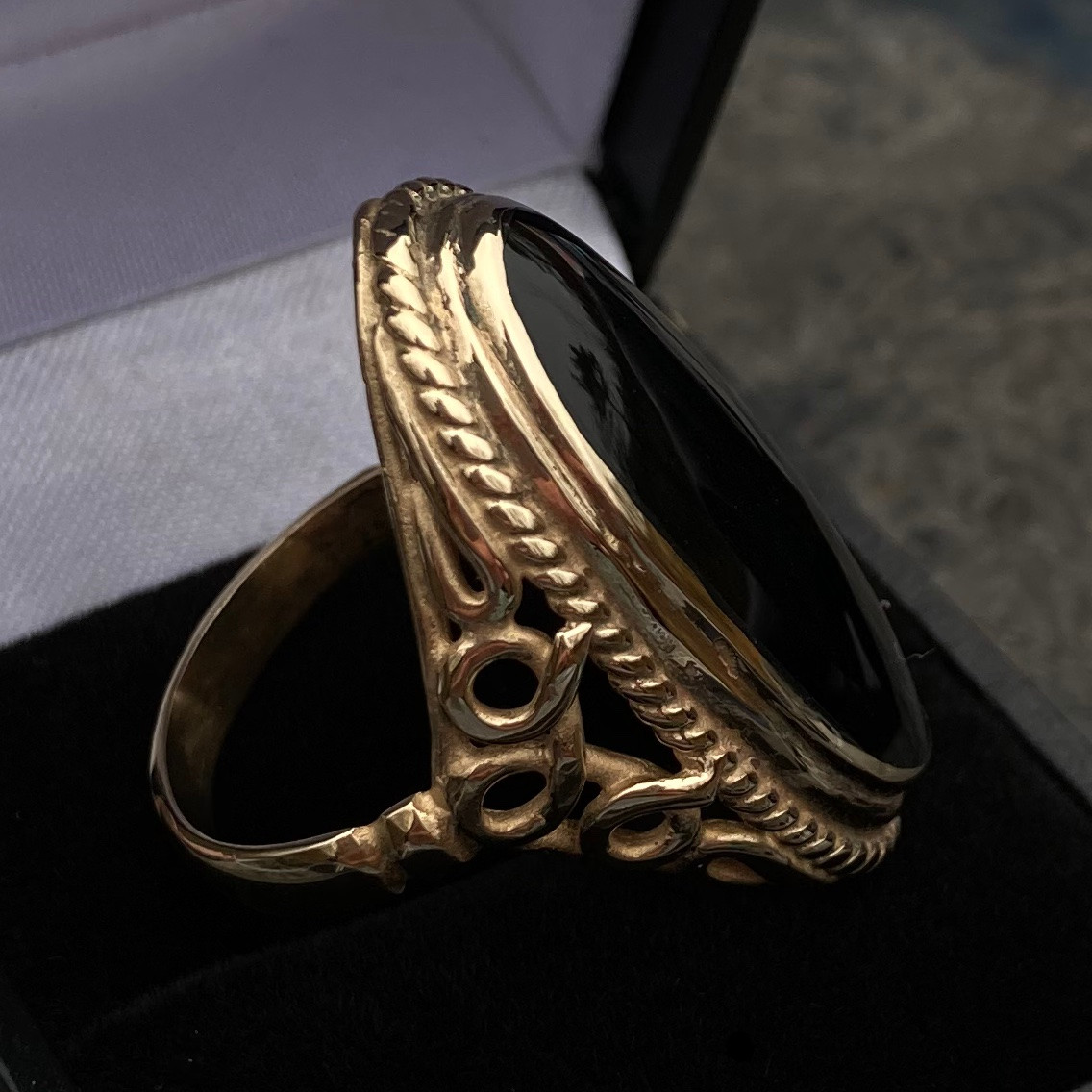 Extra Large 18ct Yellow Gold Whitby Jet Fancy Oval Ring 638GR - Aurora Jet