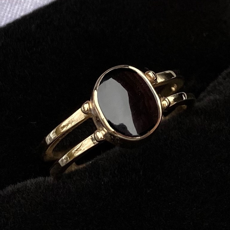 Whitby Jet 18ct Yellow Gold Parallel Split Shank Ring 641GR - Aurora Jet