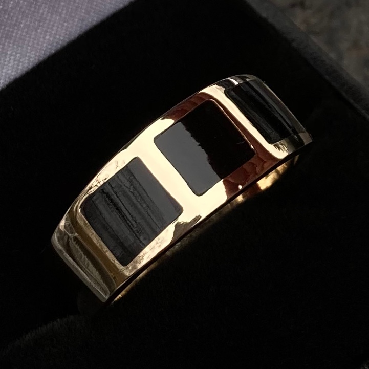 New Range of 18ct Gold Rings - Aurora Jet