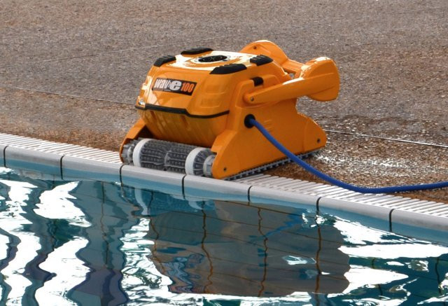 Dolphin Wave 100 Commercial Automatic Swimming Pool Cleaner