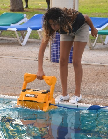 Dolphin Wave 50 Commercial Automatic Swimming Pool Cleaner