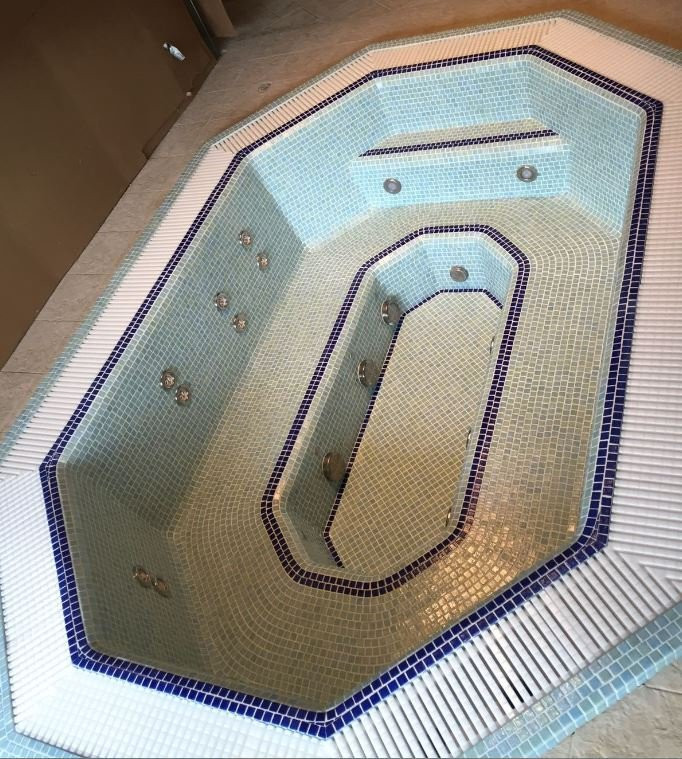 Certikin Commercial Overflow Tiled Octagon Spa