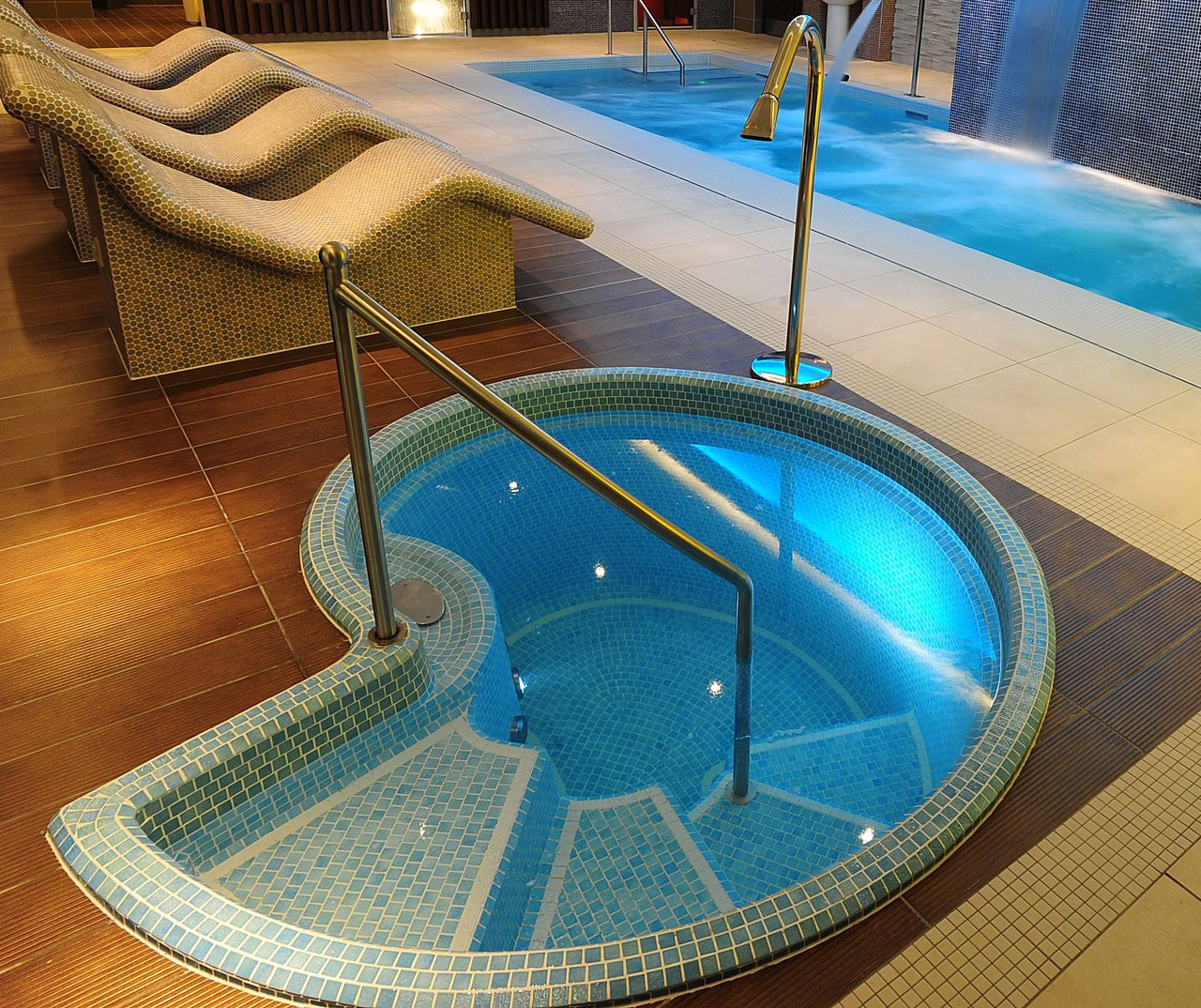 Certikin Commercial Snail Plunge Wellness Pool